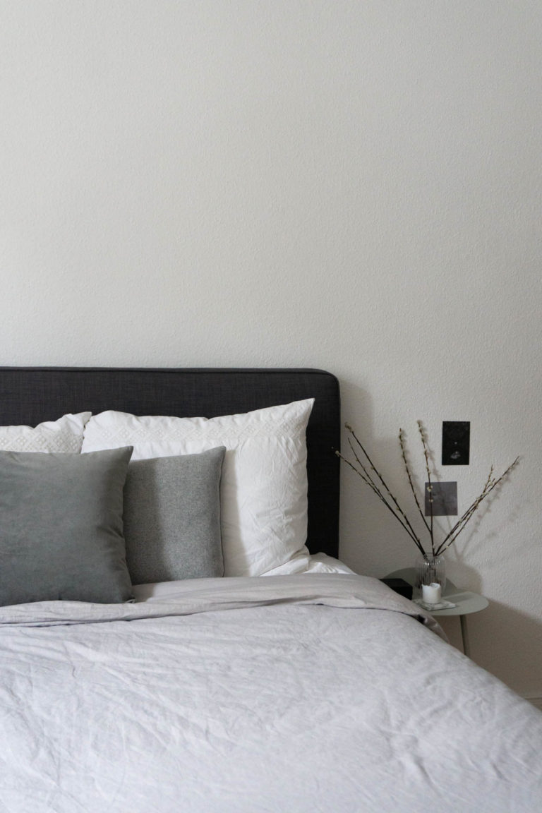 Vintage Bedding & Menu Yeh Wall Table — RG Daily