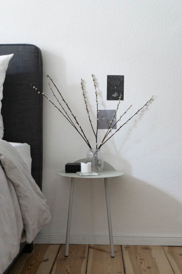 Vintage Bedding & Menu Yeh Wall Table — RG Daily